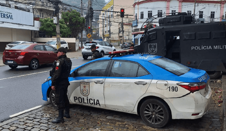 Policiamento é reforçado no Morro do Juramento após confronto entre ...