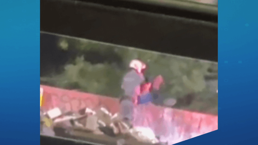 Polícia indicia PM que jogou homem de ponte em SP por tentativa de ...