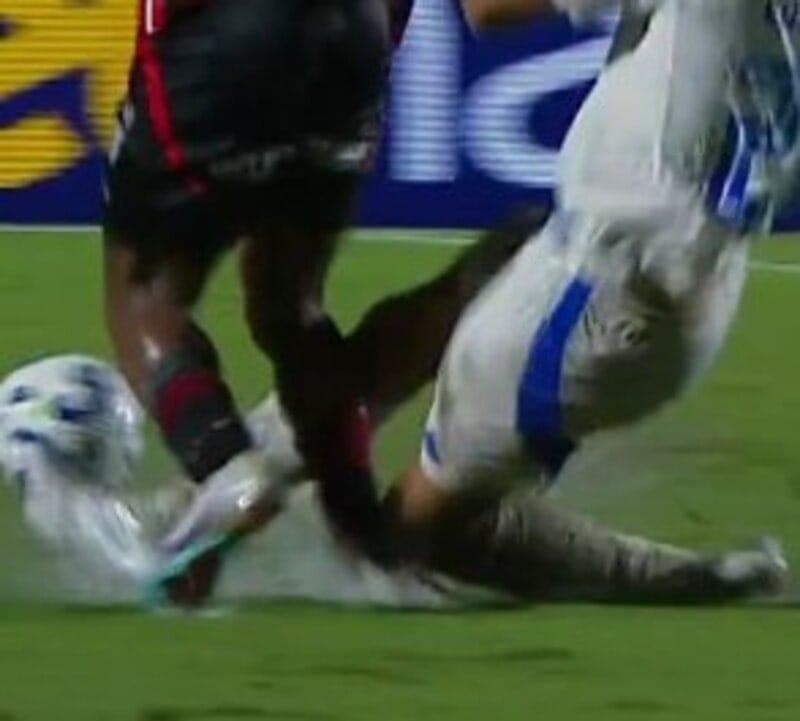 Cena forte: veja lesão grave de Jamerson, do Vitória