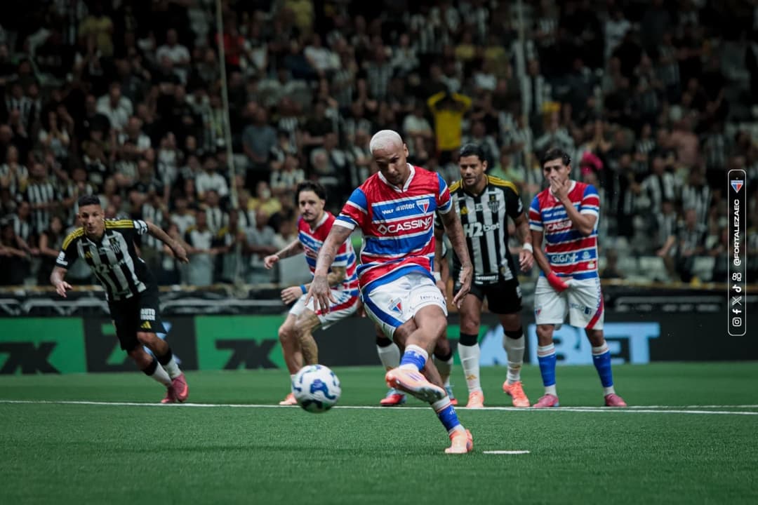 Hat-trick do Deyverson: Fortaleza empata com Atlético-MG no Brasileirão