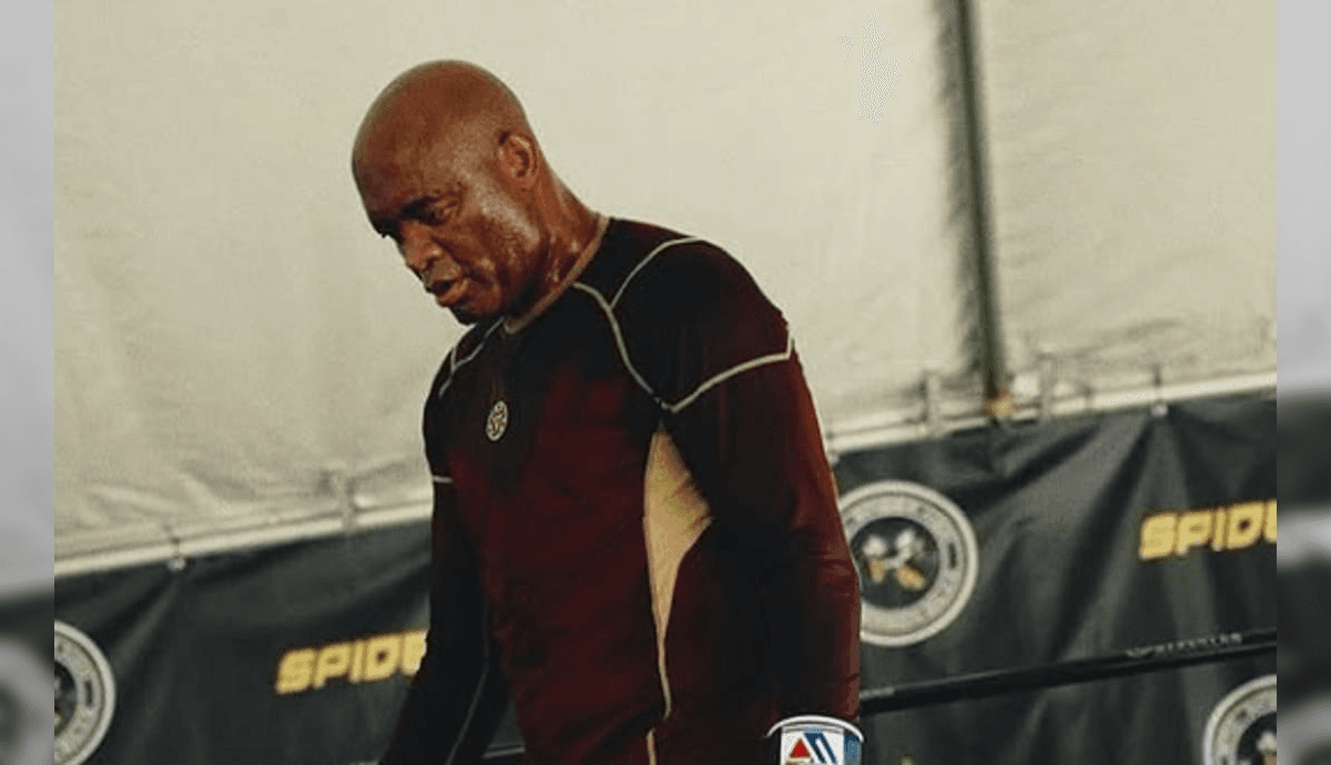 Anderson Silva derrota Tyron Woodley por nocaute e manda recado a algoz