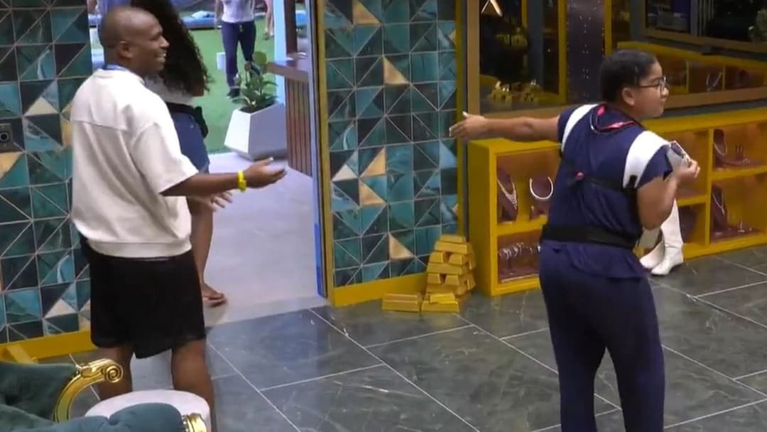 Big Fone toca, Edilson atende e causa briga com Milena no 'BBB 26'