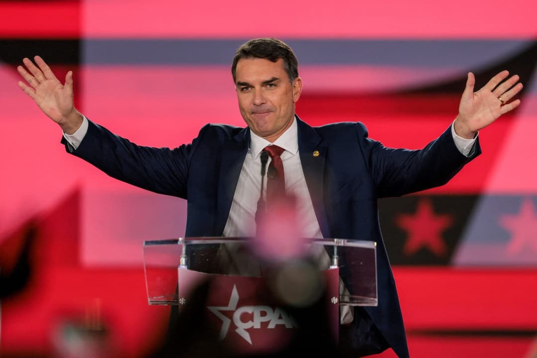 Com vídeo de IA, Flávio Bolsonaro promete péssima notícia para CV, PCC e PT