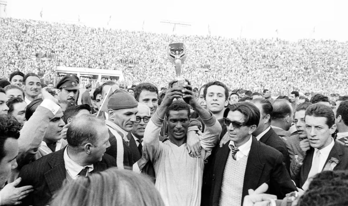 Brasil foi bicampeão em 62 e virou o país do futebol em "Copa de Garrincha"