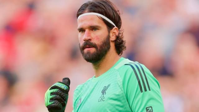 Goleiro expulso na Copa e o time não tem mais trocas? O que diz a Fifa