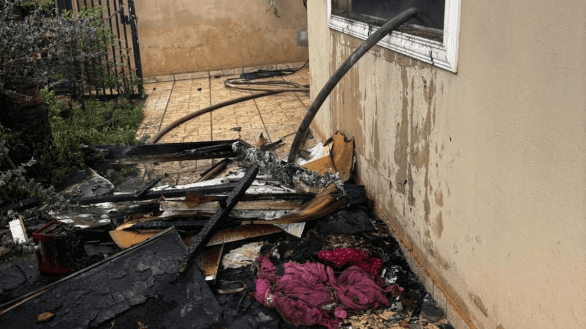 Bombeiros resgatam cão em casa atingida por incêndio em Ourinhos